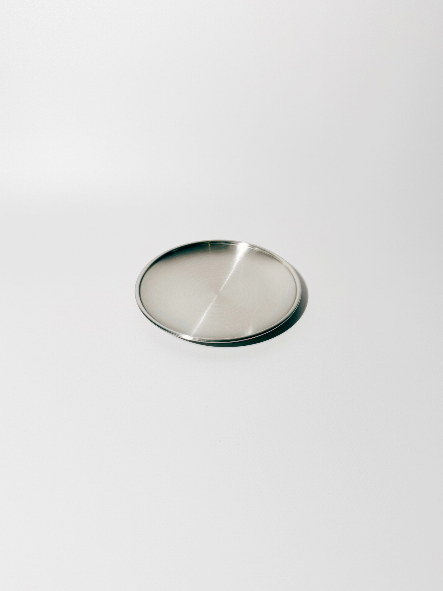 META Plate - Brushed Silver – HŌMU DESIGN