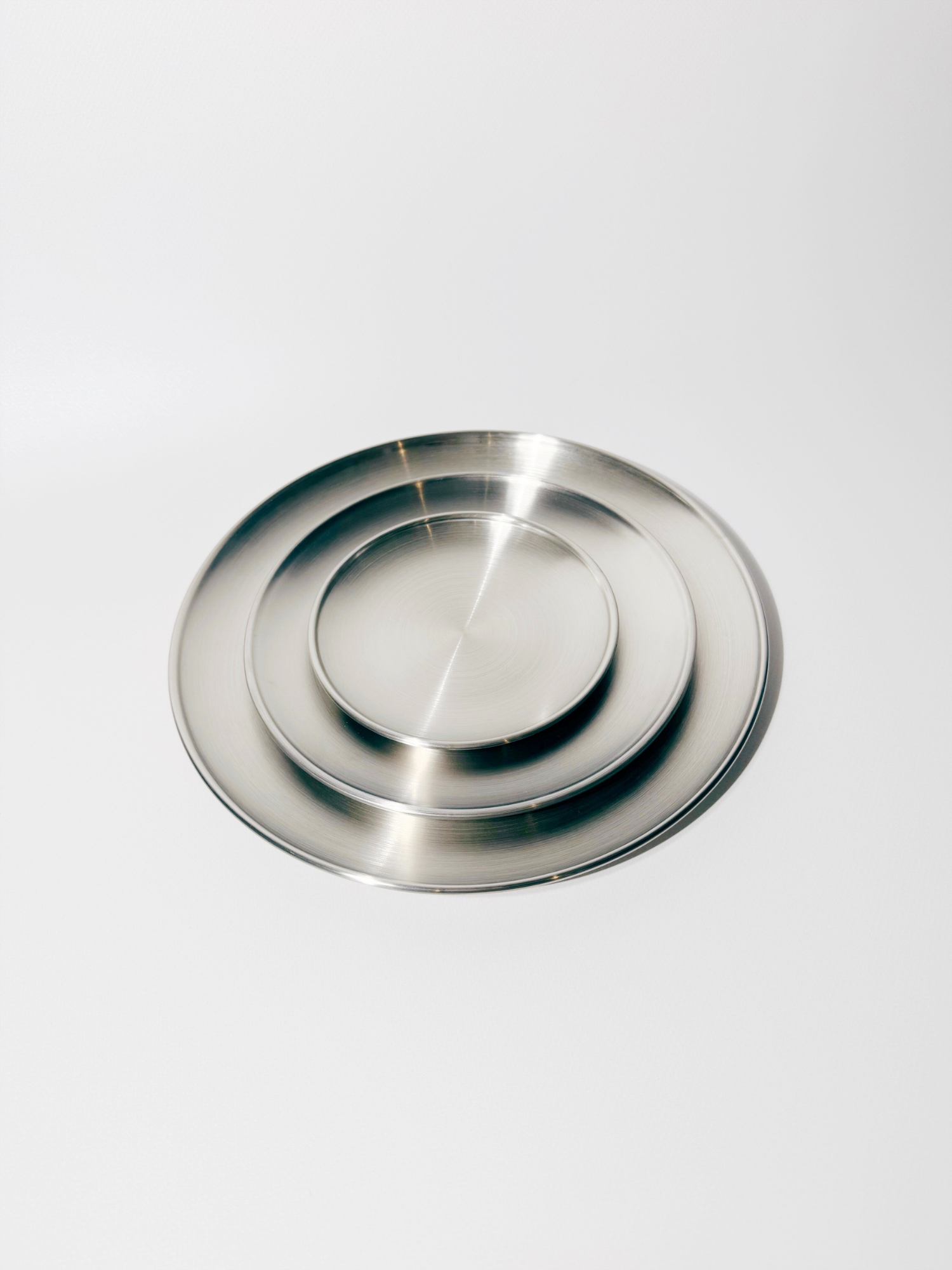 META Plate - Brushed Silver – HŌMU DESIGN